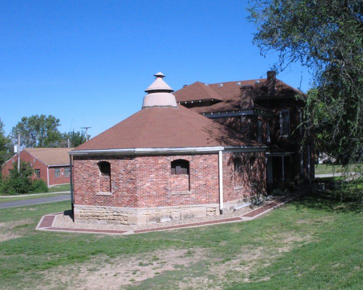 Prison-Go-Round: Rotary Jails Spin on Axis to Let Inmates Enter and ...